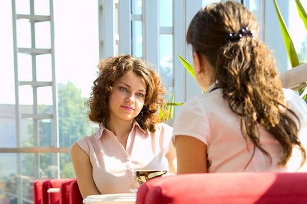 Psihologija: Kako razgovarati sa prijateljicom koja prolazi kroz teške ...